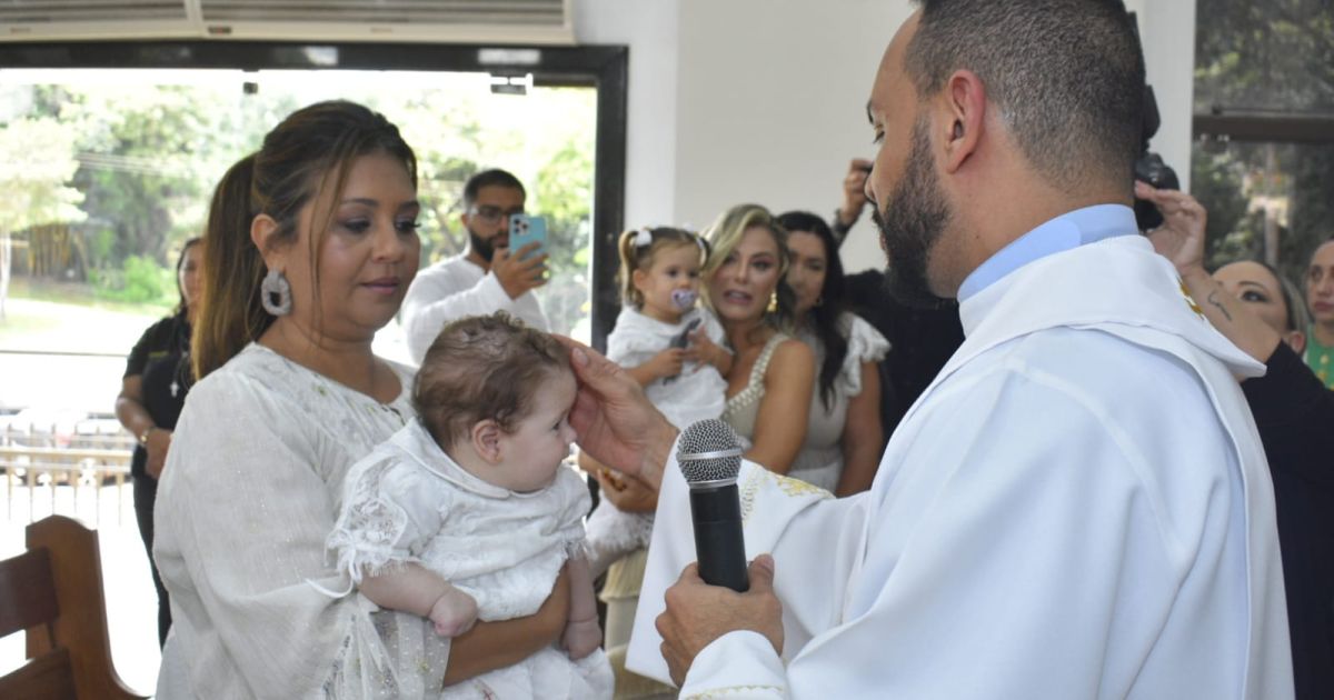 Maria Flor, filha caçula de Virgínia Fonseca e Zé Felipe, sendo ...