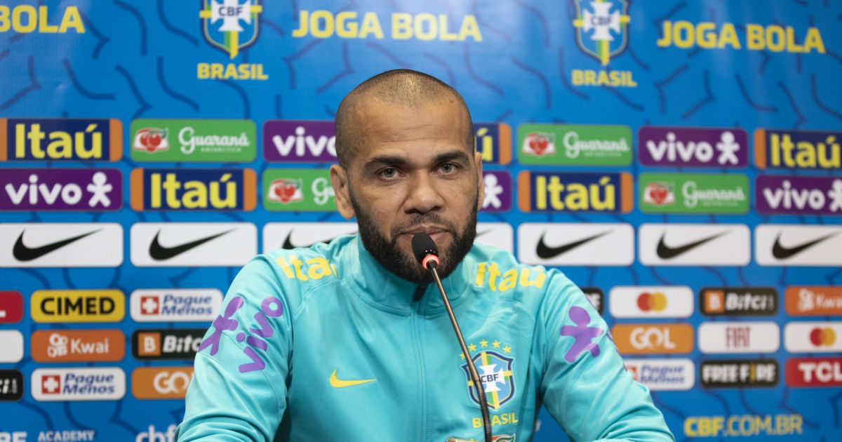 Daniel Alves tem 39 anos, passou por clubes como Bahia e Barcelona ...