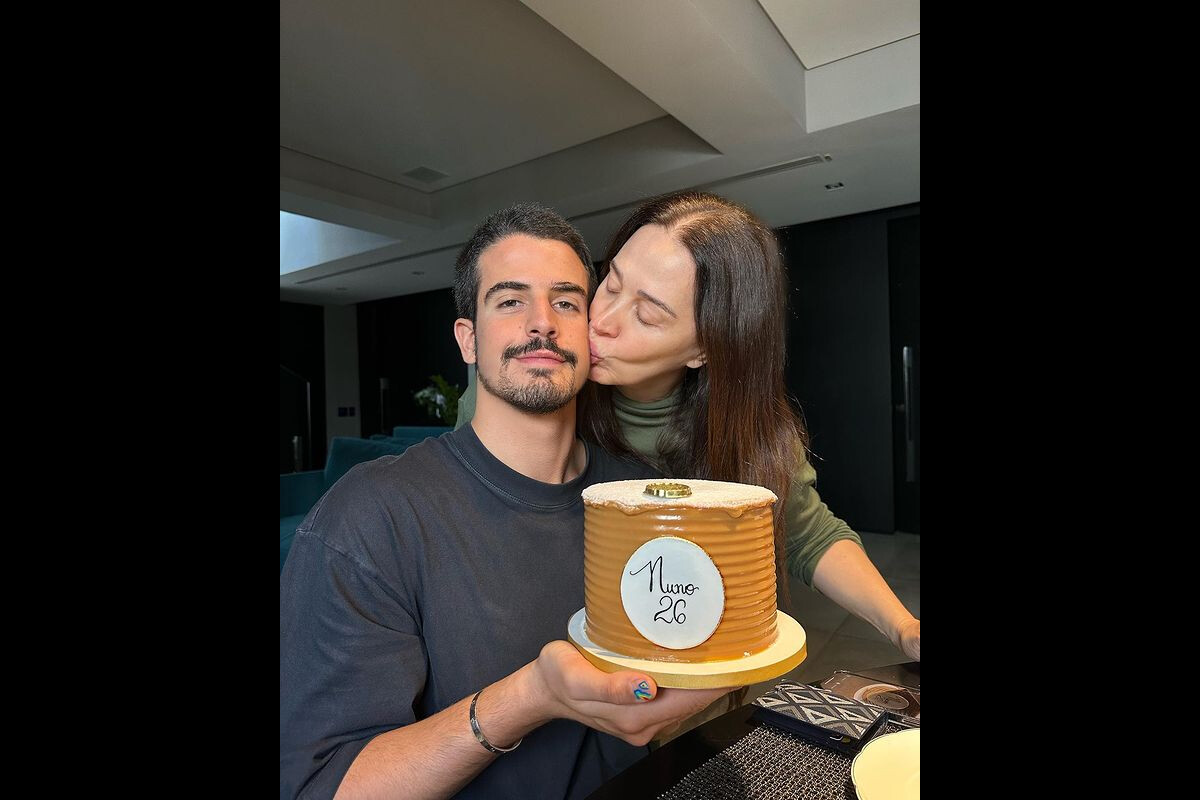 Foto: Enzo Celulari posou com a mãe, Claudia Raia, em festa de 26 anos ...