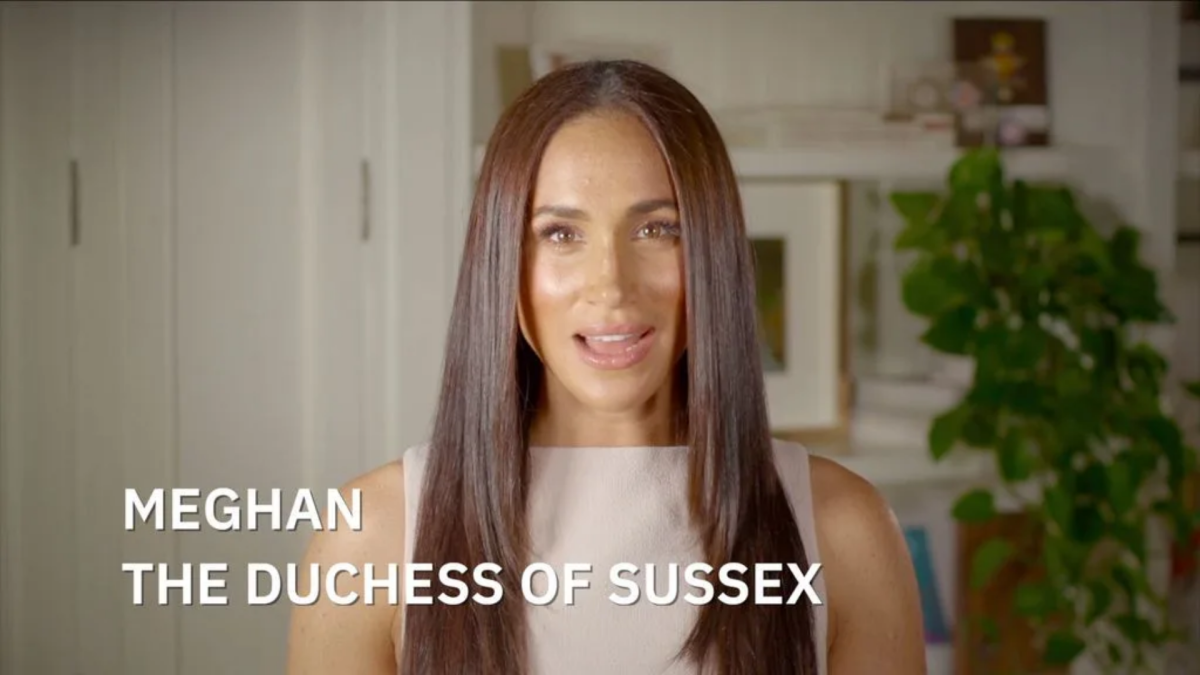 Foto: Meghan Markle surgiu com o visual bem diferente - Purepeople