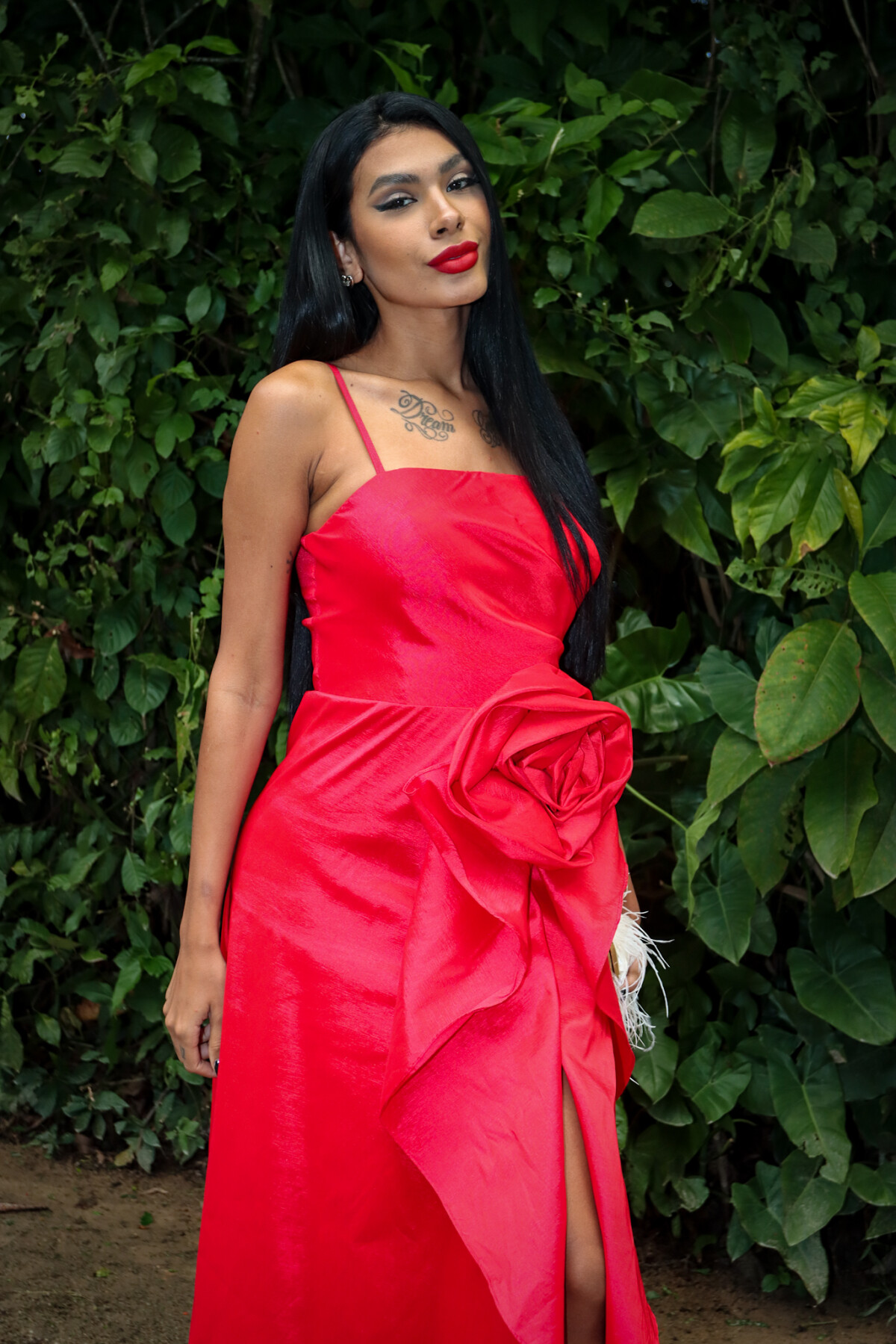 Foto: Pocah escolheu um vestido de alcinha pink com uma rosa em ...