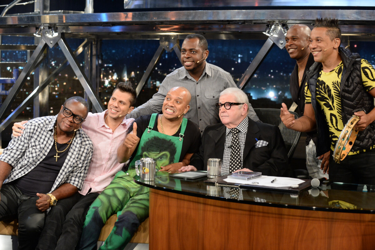 Foto: Anderson Leonardo e o grupo Molejo em 2014 no 'Programa do Jô ...
