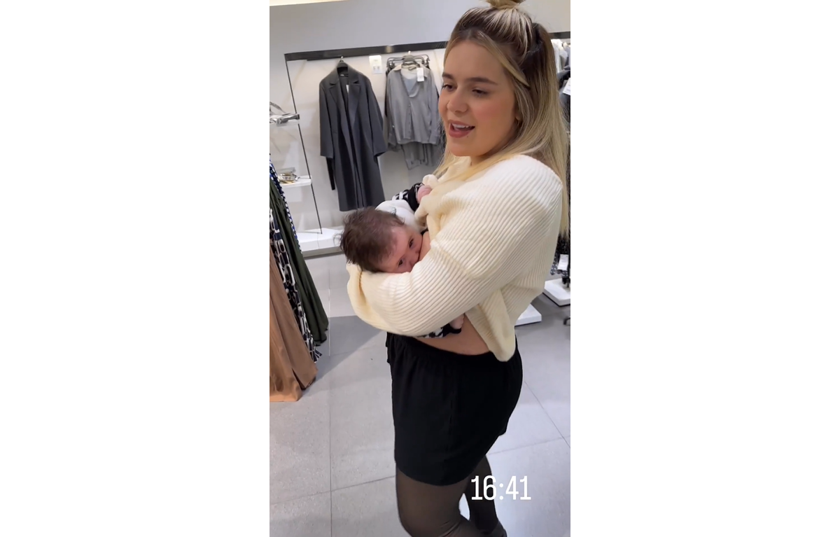 Foto: Viih Tube amamenta Lua Di Felice entre uma compra e outra ...