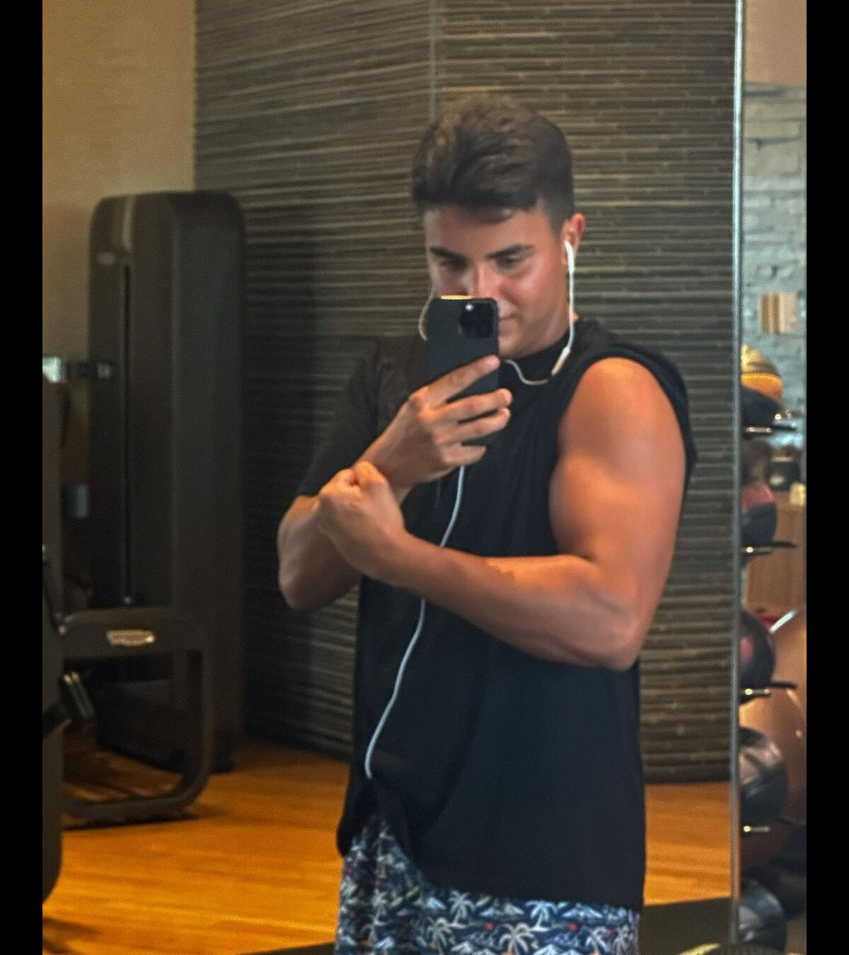 Foto: Marcelo Sangalo Cady publicou fotos com o braço musculoso à ...