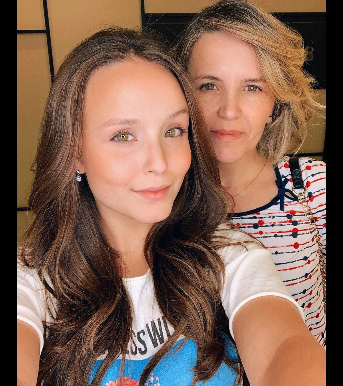 Foto: Larissa Manoela e Silvana Taques cortaram laços em janeiro ...