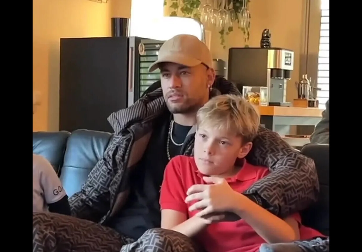 Foto: Neymar e Davi Lucca mantêm uma relação de proximidade, apesar de ...