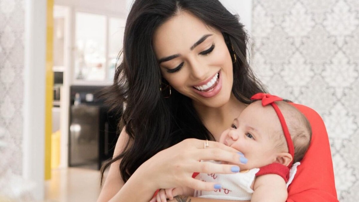 Foto: Bruna Biancardi compartilha foto de Natal com Mavie - Purepeople