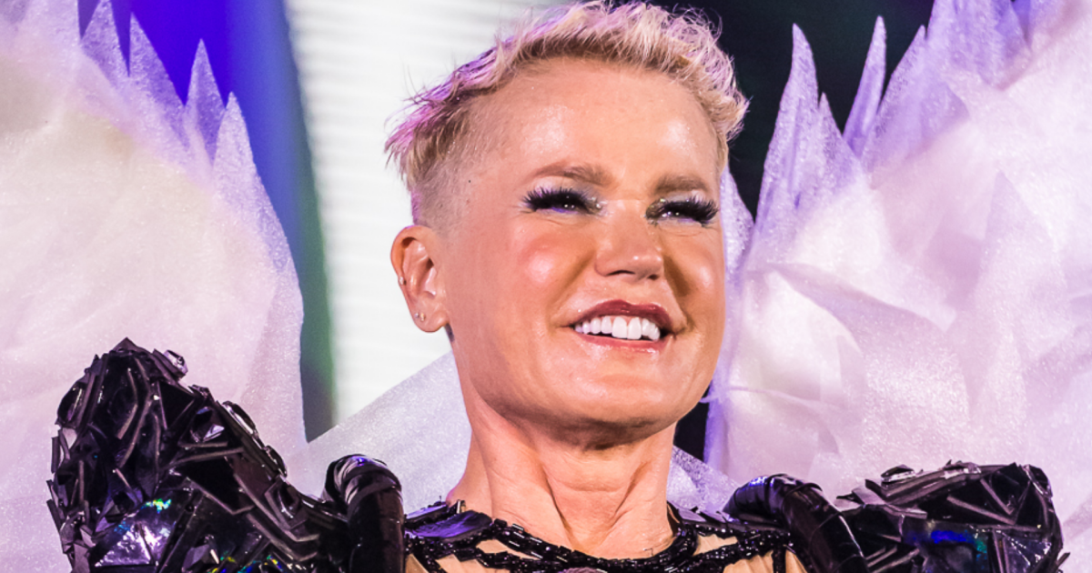 Xuxa Valoriza Bumbum E Virilha Lisinha Em Looks Cavados Durante Show Em