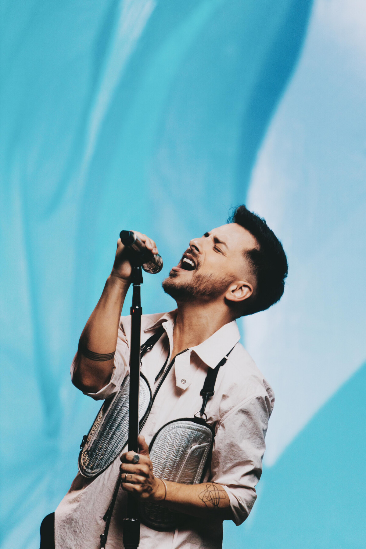 Foto: Junior Lima deixou o sobrenome para se dedicar à carreira solo apenas como Junior - Purepeople