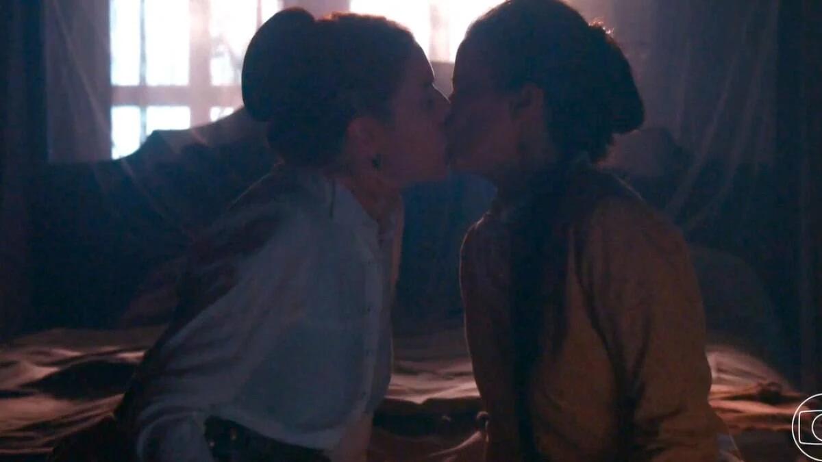 Foto: Dani Barros e Maria Clara Gueiros protagonizam 1º beijo lésbico de "Nos Tempos do ...