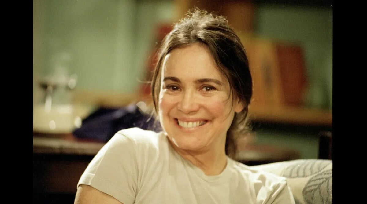 Foto: Na novela 'História de Amor', Helena (Regina Duarte) cria Joyce (Carla Marins), sua ...