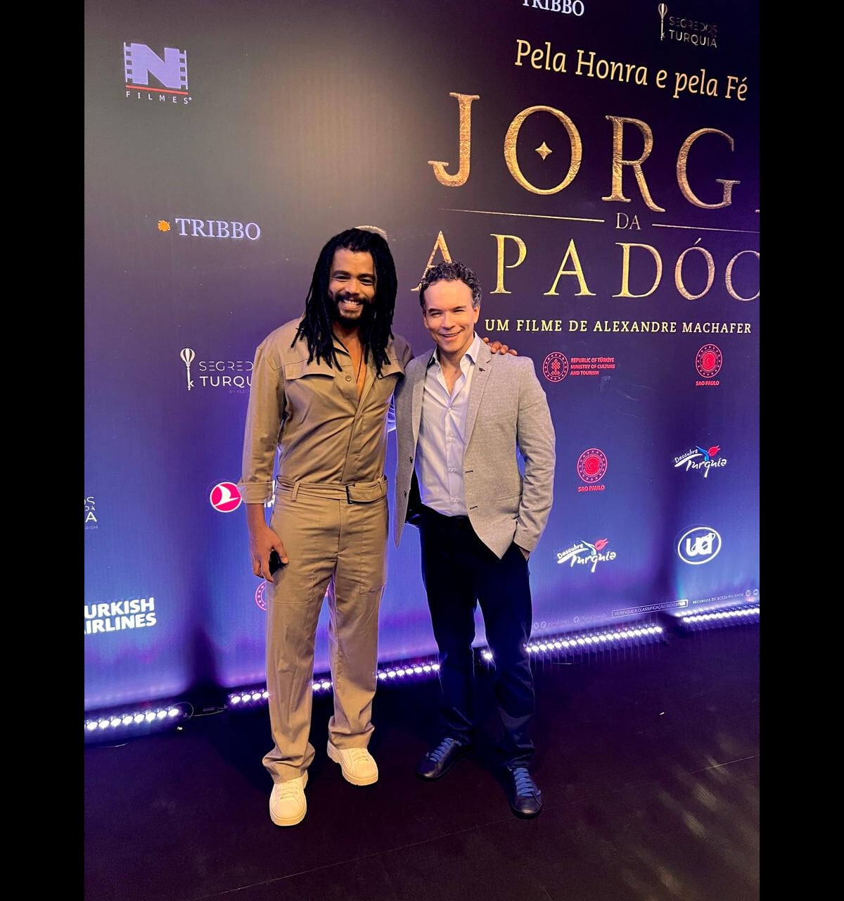 Foto: Ricardo Soares posa com Diogo Almeida na pré-estreia do filme ...