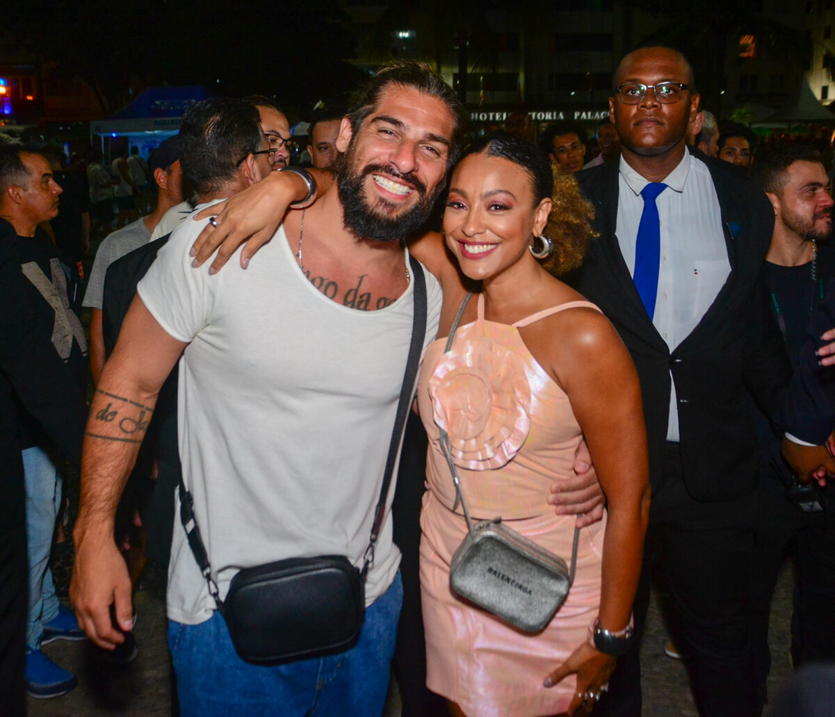 Foto: Sheron Menezzes, com o marido Saulo Bernard, esbanjou beleza em ...