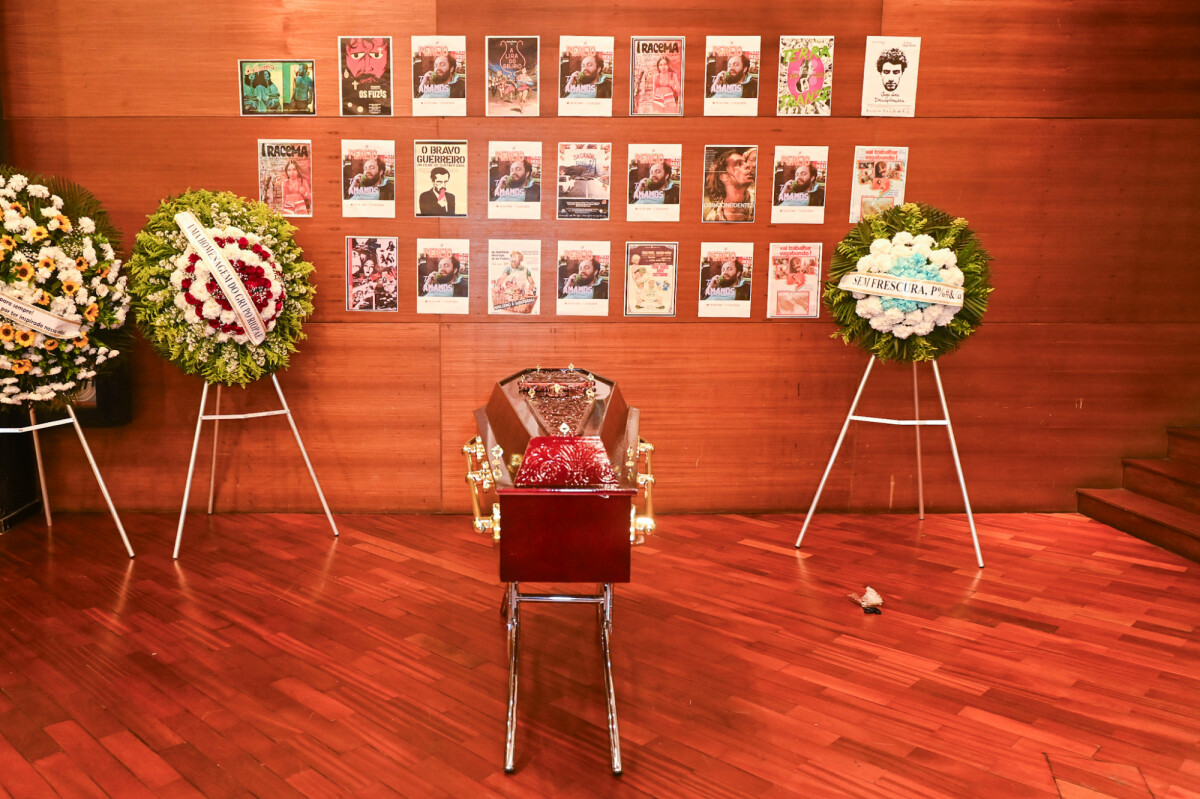 Foto: O corpo do ator e diretor Paulo César Pereio foi velado na manhã ...