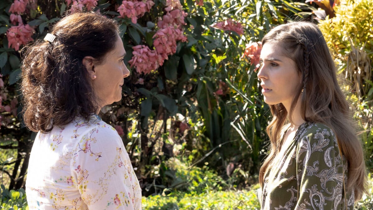 Foto: Buba (Gabriela Medeiros) reencontrou a mãe, Meire (Malu Galli ...