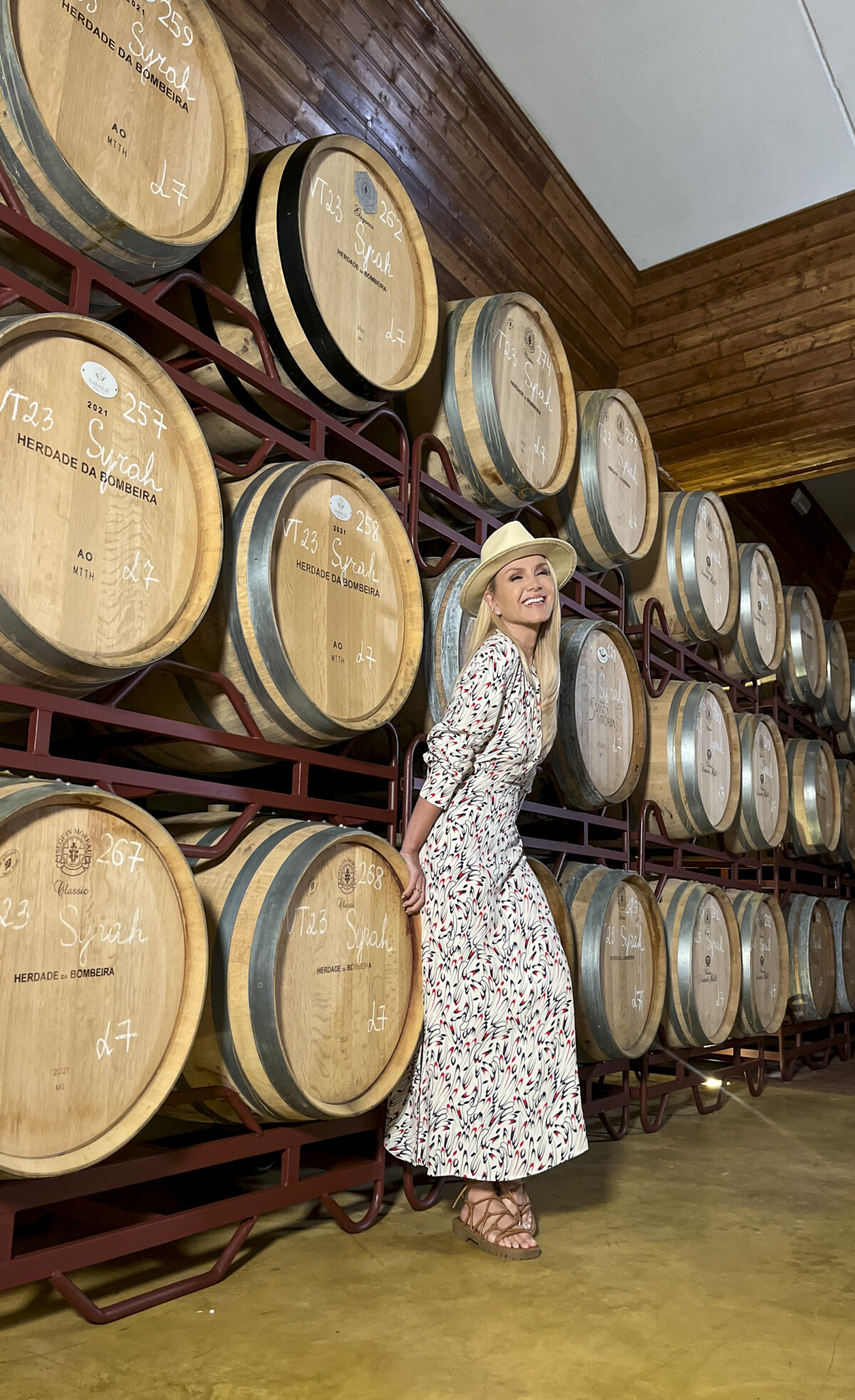 Foto: Eliana em seu último programa no SBT mostra visita a Portugal, em ...