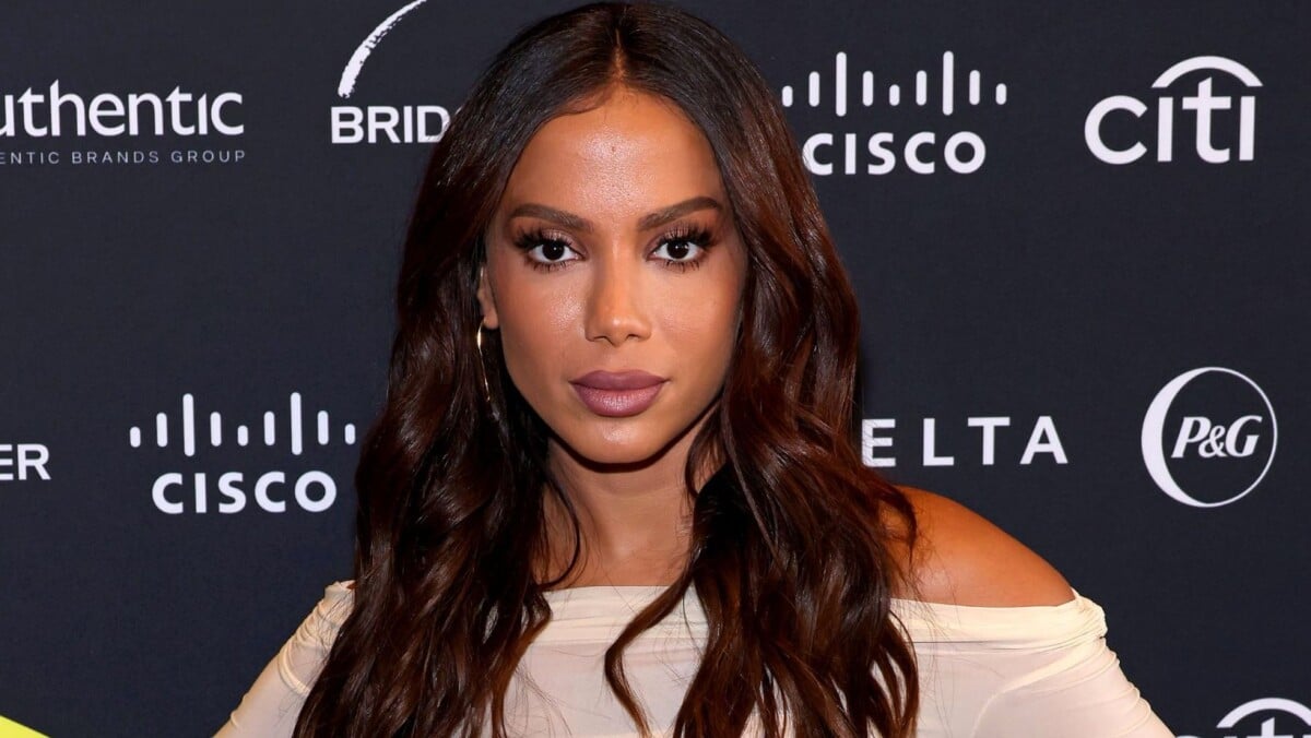 Foto: Anitta revela planos para nova cirurgia plástica no rosto e ...