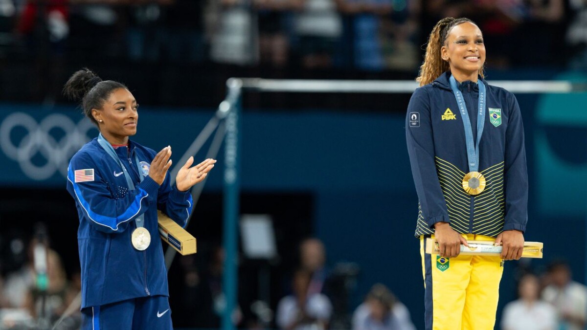 Foto: Simone Biles e Rebeca Andrade dividiram quatro pódios nas ...