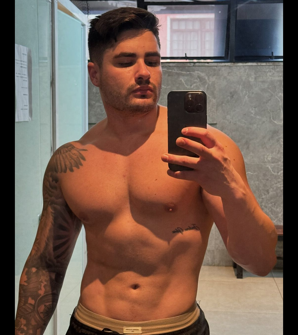 Foto: Depois de reclamar de curtidas em fotos sem camisa, Lucas ...