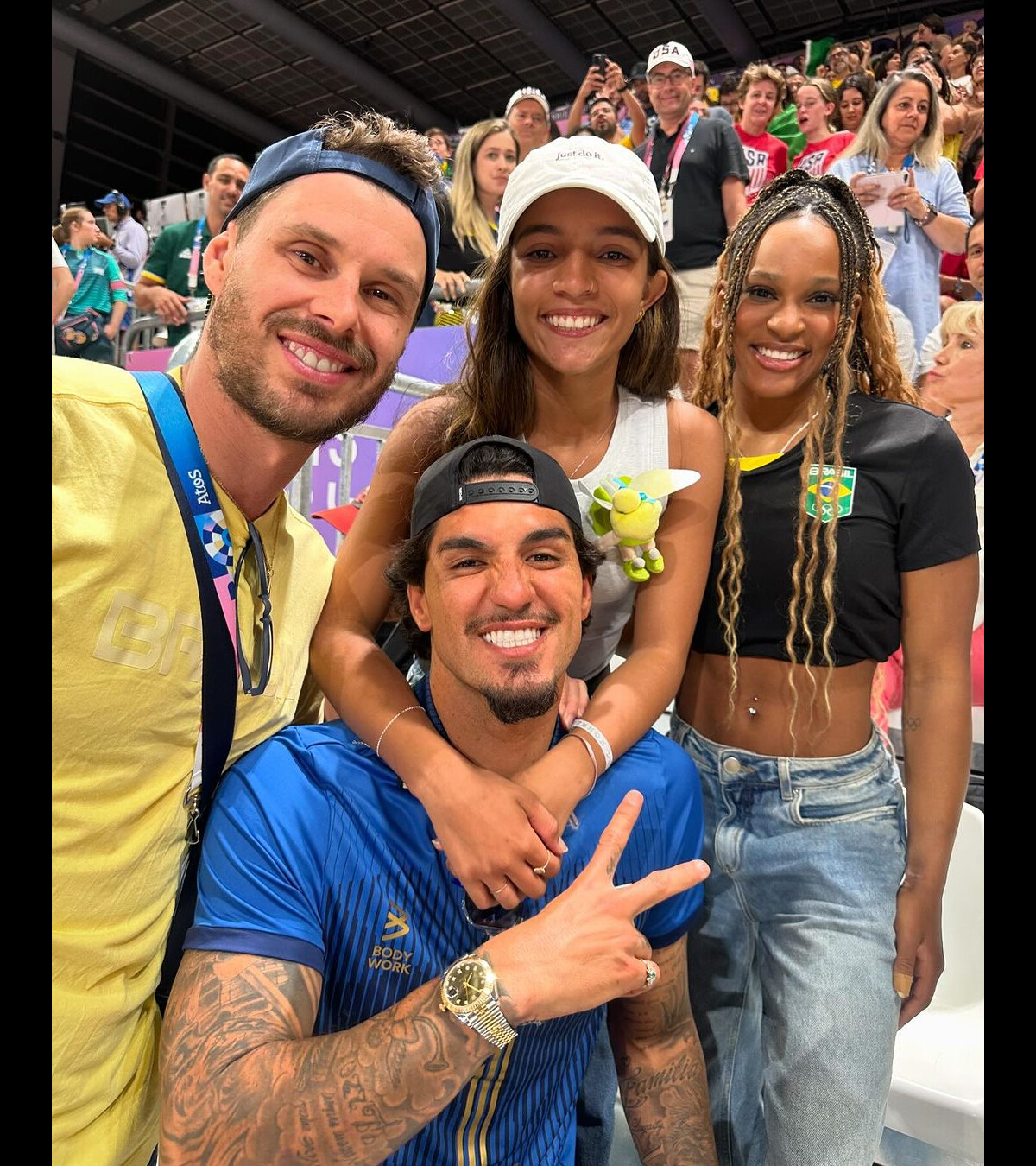 Foto: Gabriel Medina, Rayssa Leal, Rebeca Andrade e Bruninho assistiram jogo de vôlei juntos ...