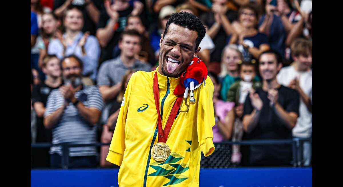 Foto: Gabriel Araújo conquistou a medalha de ouro nos 100m costas - S2 ...