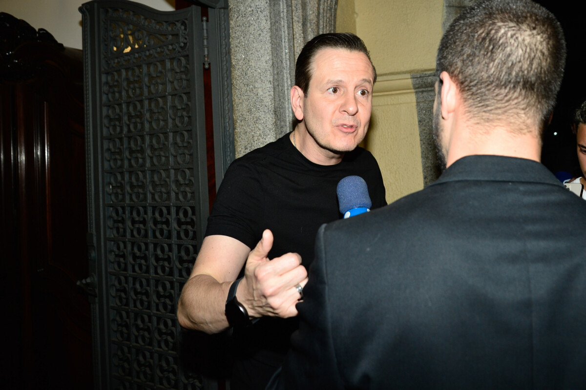 Foto: Velório de Fabio Arruda: Celso Zucatelli se despediu do consultor de etiqueta - Purepeople