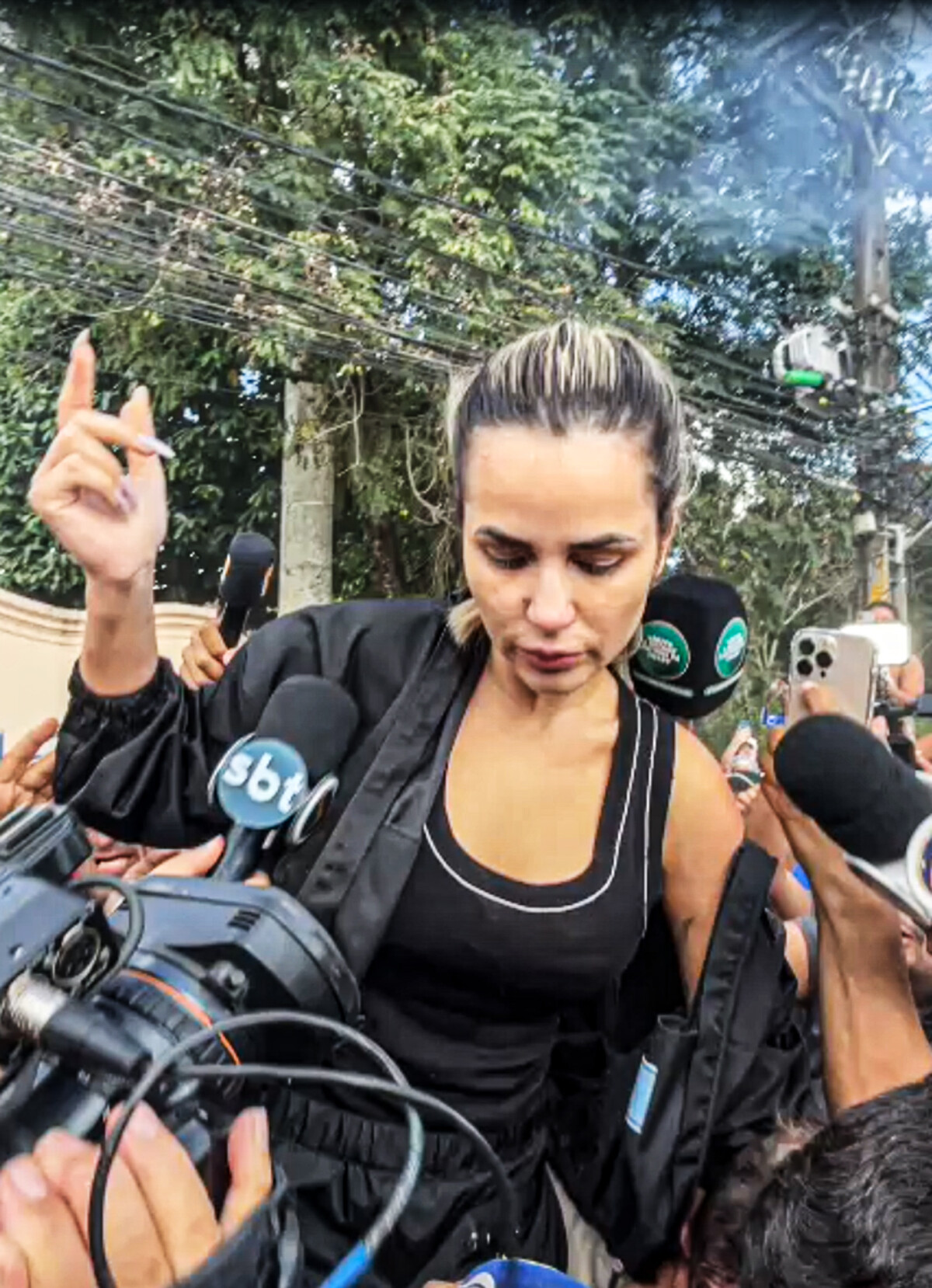 Foto: Deolane Bezerra chegou a ser solta, mas voltou para a prisão após ...