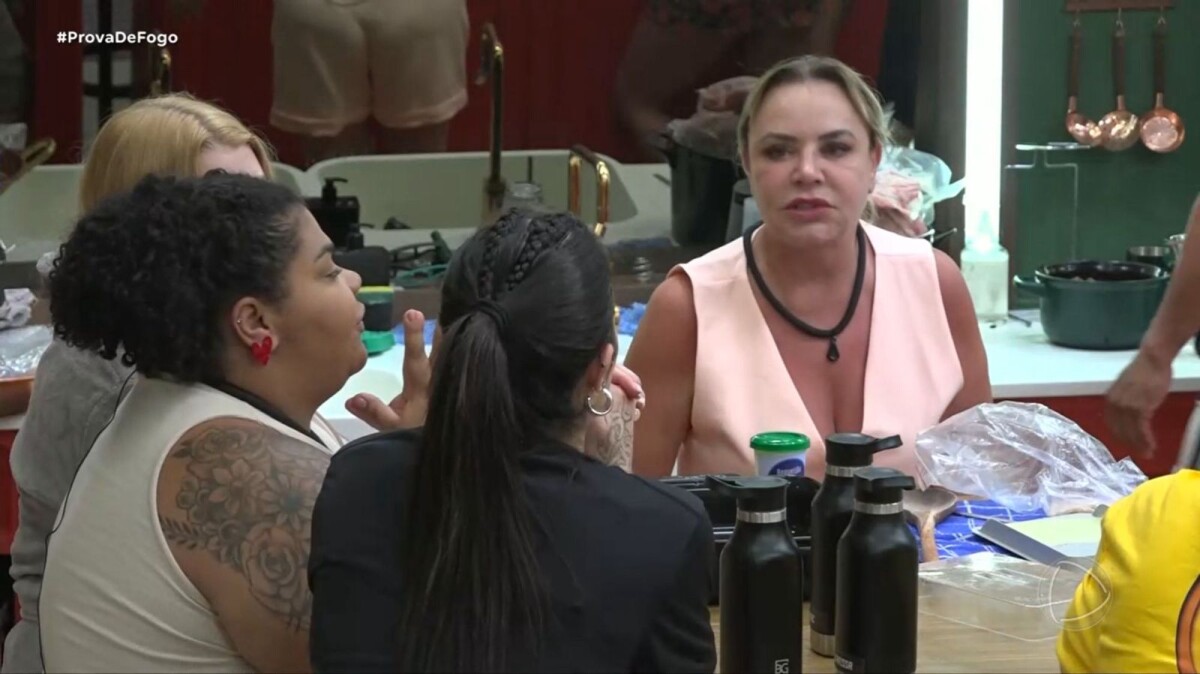 Foto: Flor Fernandez se envolve em briga com Flora Cruz em 'A Fazenda ...