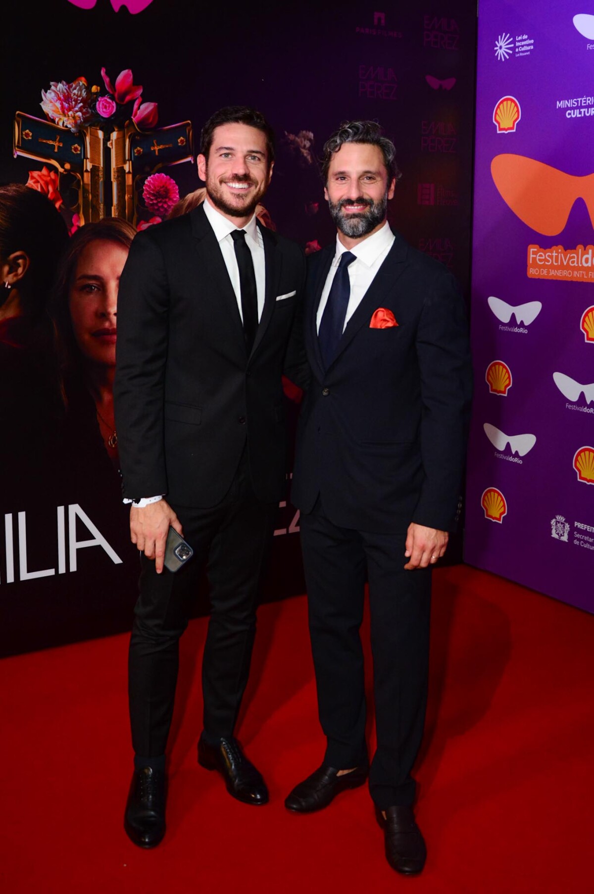 Foto: Marco Pigossi e o cineasta Marco Calvani se casaram em agosto de ...