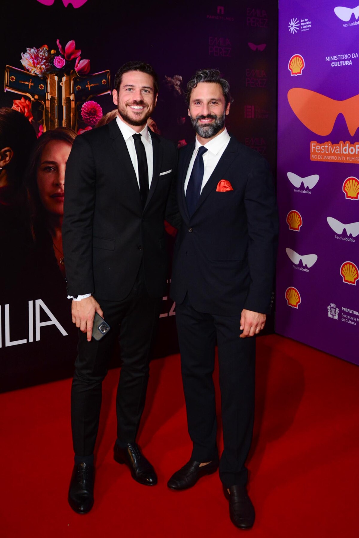 Foto: Marco Pigossi fez rara aparição com o marido Marco Calvani em 3 ...
