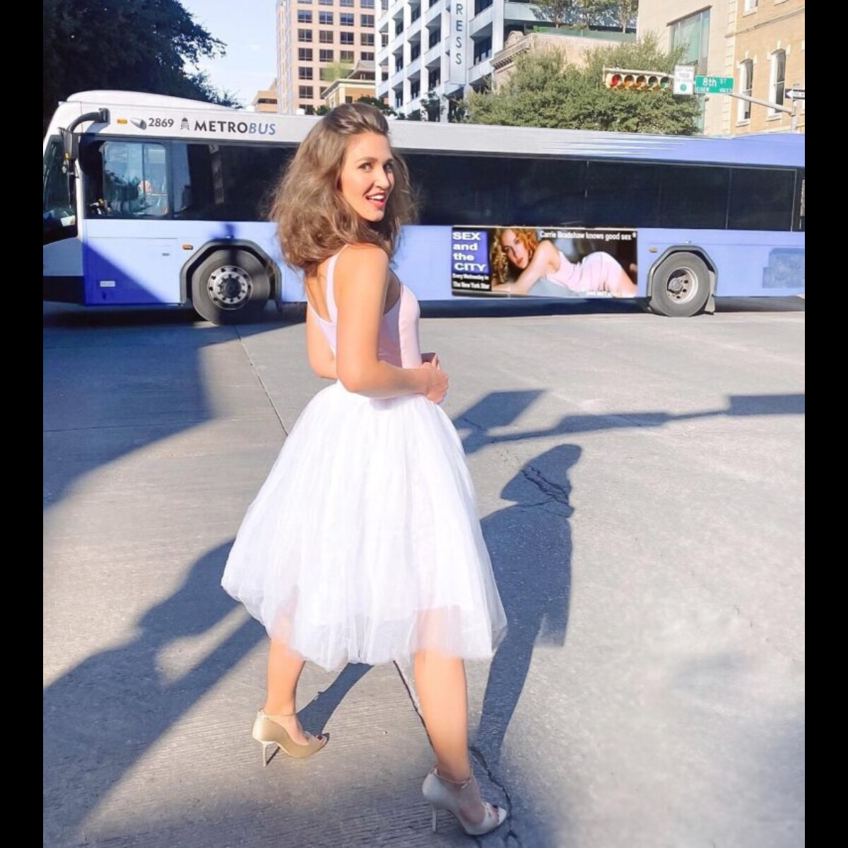 Foto: A influenciadora Danielle Price usando a fantasia de Carrie ...