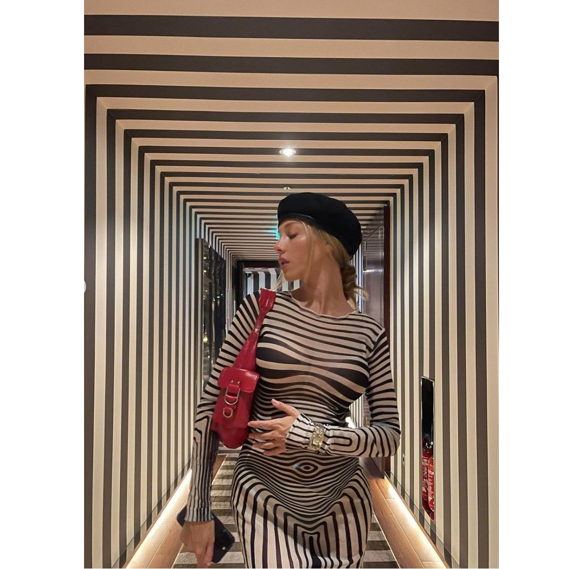 Foto: Ester Expósito, a Carla de 'Elite', se rende ao icônico vestido ...