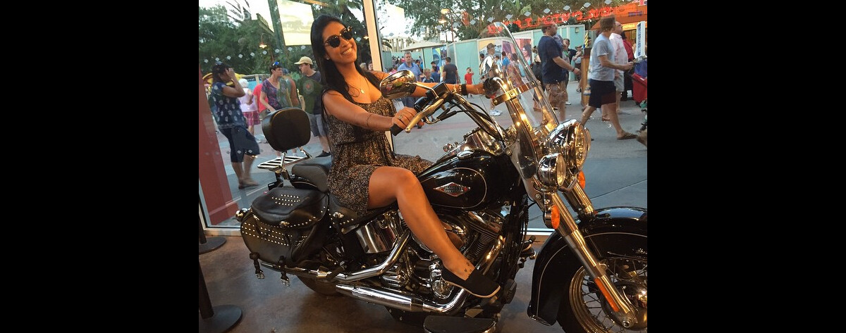 Foto: Amanda, do 'BBB15', visita Miami e posa em moto importada ...