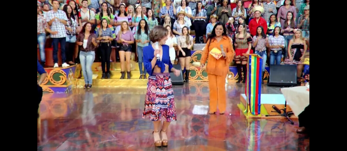 Foto: Isabella Santoni cai no samba no 'Esquenta!' - Purepeople