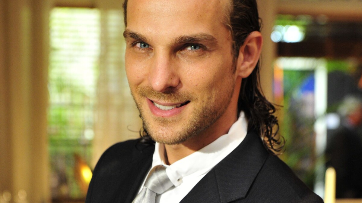 Foto: Alberto (Igor Rickli) sequestra Samuca (Vitor Figueiredo) nos ...