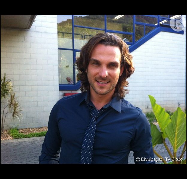 Igor Rickli, o Alberto de 'Flor do Caribe', toca piano e mostra casa à ...