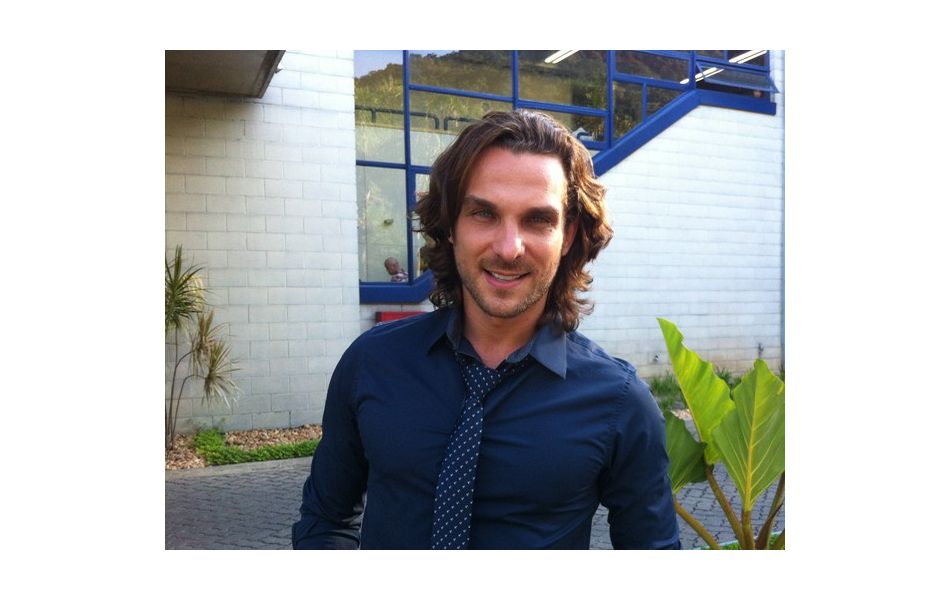 Igor Rickli, o Alberto de 'Flor do Caribe', toca piano e mostra casa à ...