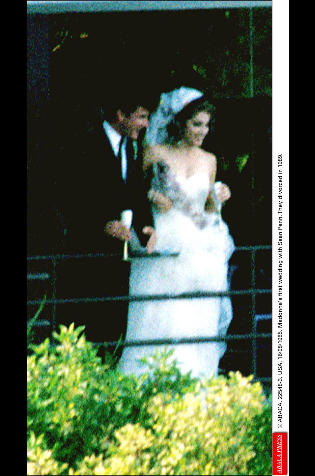 Foto: Madonna e casou com Sean Penn em agosto de 1985 - Purepeople