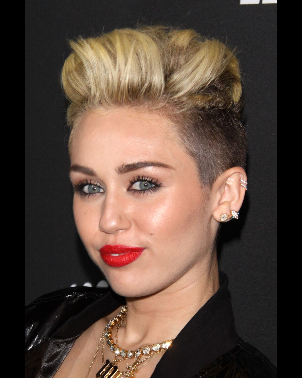 Foto: A cantora Miley Cyrus lidera o ranking de vendas no Reino Unido ...