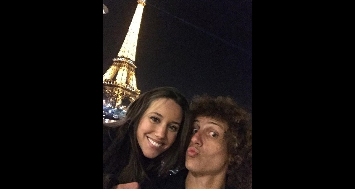 Foto: O jogador David Luiz passou a virada com a namorada, Sara Madeira ... Foto: O jogador David Luiz passou a virada com a namorada, Sara Madeira ...