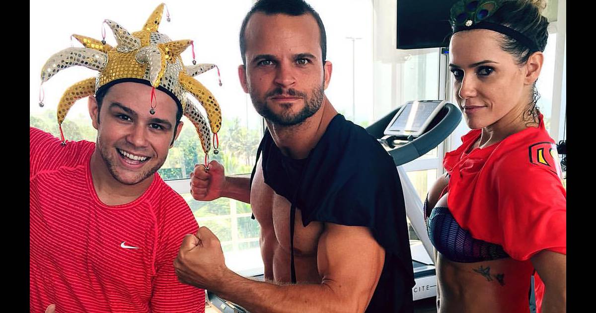 'A Deborah adora musicais, assim como a Carol Nakamura, que já tem essa ...