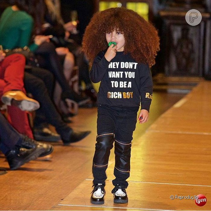 Farouk James durante um dos desfiles que já participou - Purepeople