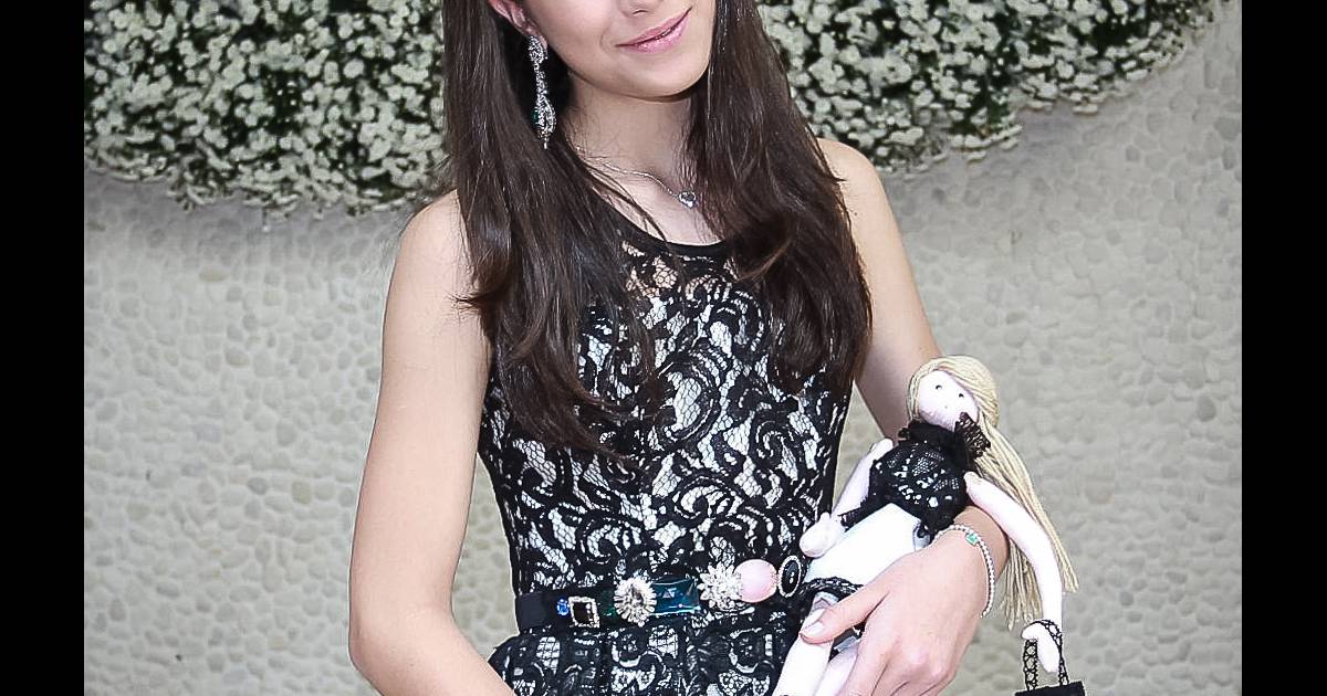 Sophia Raia, filha de Claudia Raia e Edson Celulari, usou dois vestidos ...