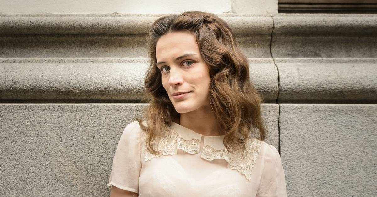 Maria (Bianca Bin) garante a Celso (Rainer Cadete) que vai desmascarar ...