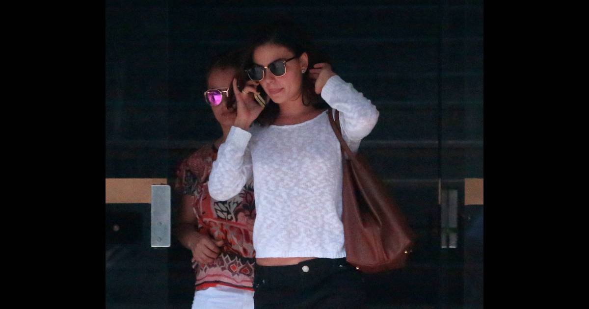 Bem-humorada, Isis Valverde aproveita dia de folga com a prima no Rio ... Bem-humorada, Isis Valverde aproveita dia de folga com a prima no Rio ...