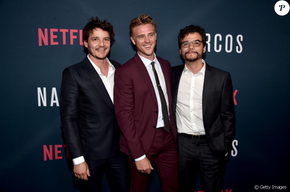 Wagner Moura posa com os atores Pedro Pascal e Boyd Holbrook, com quem ...