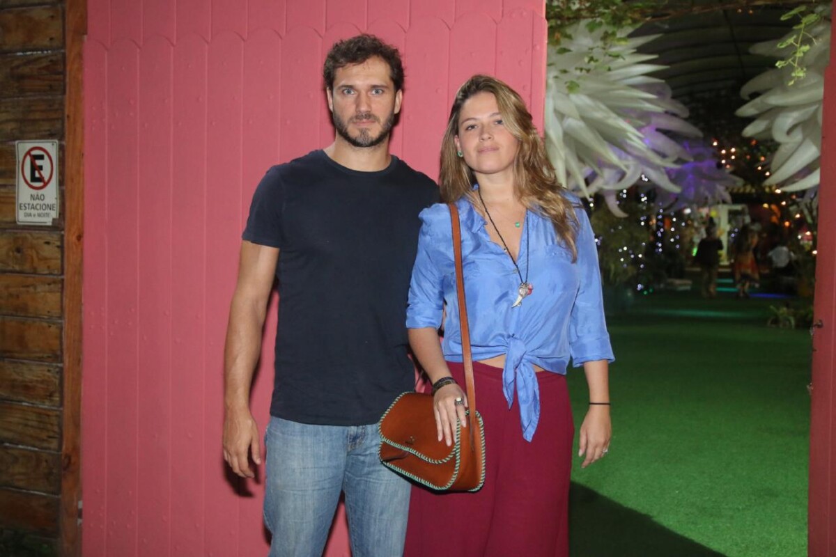 Foto: O ator Paulo Rocha foi com a namorada à festa da filha de Malvino ...