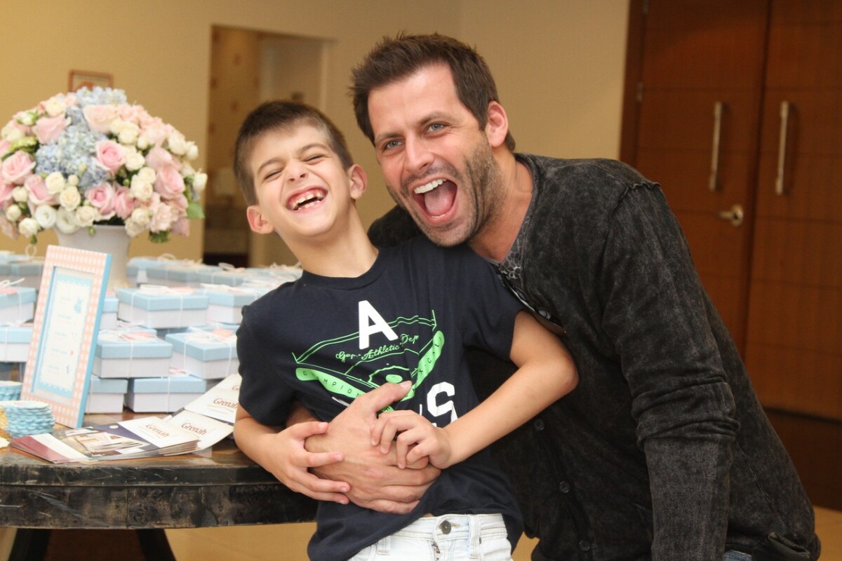 Foto: Henri Castelli com seu filho, Lucas, de 7 anos, fruto de seu ...