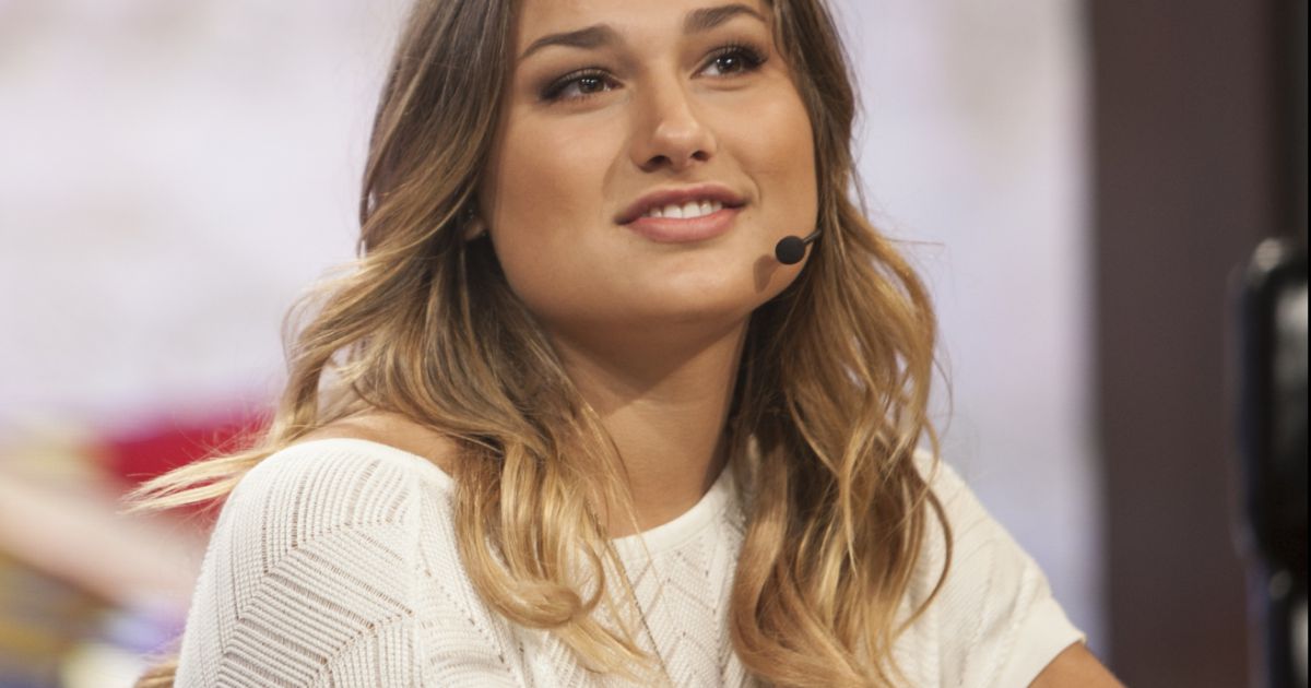 Sasha, que mora em Nova York há 2 meses, curte jantar com amigos ...