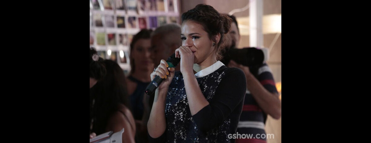 Foto: Bruna Marquezine se emocionou durante a coletiva de lançamento da ...